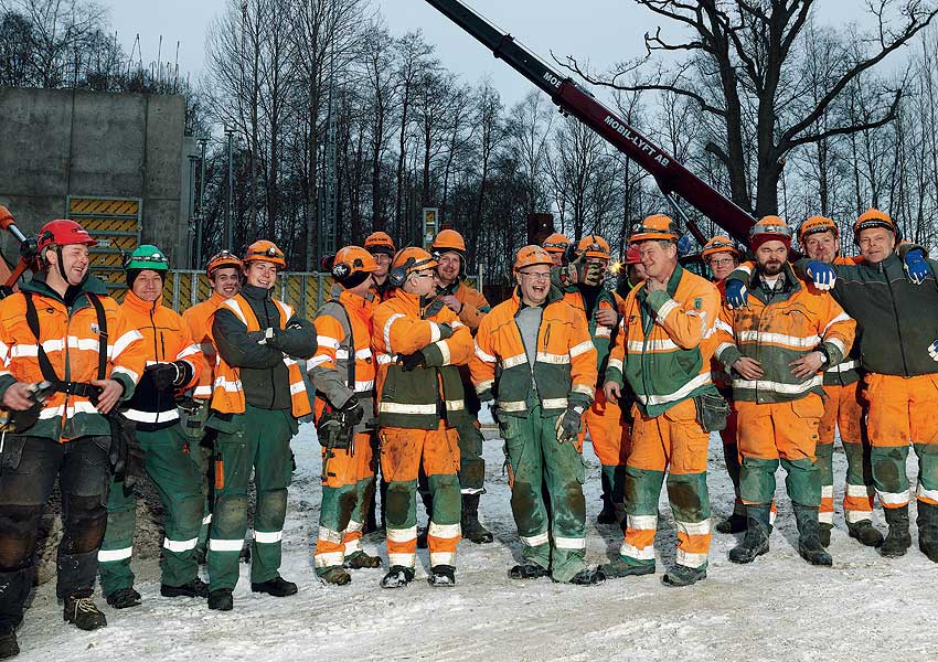 Rövarband bygger borg - Byggnadsarbetaren