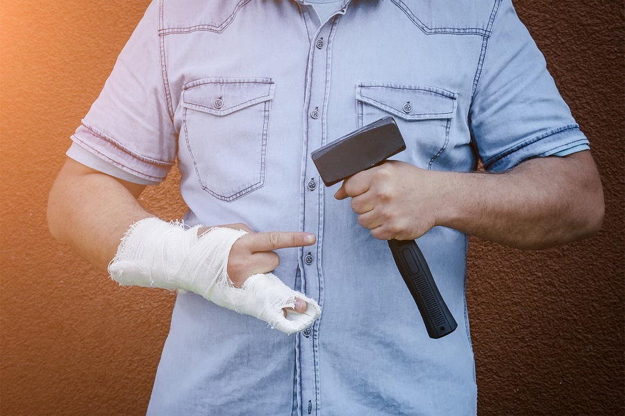 Skadorna som främst drabbar yngre byggjobbare - Byggnadsarbetaren