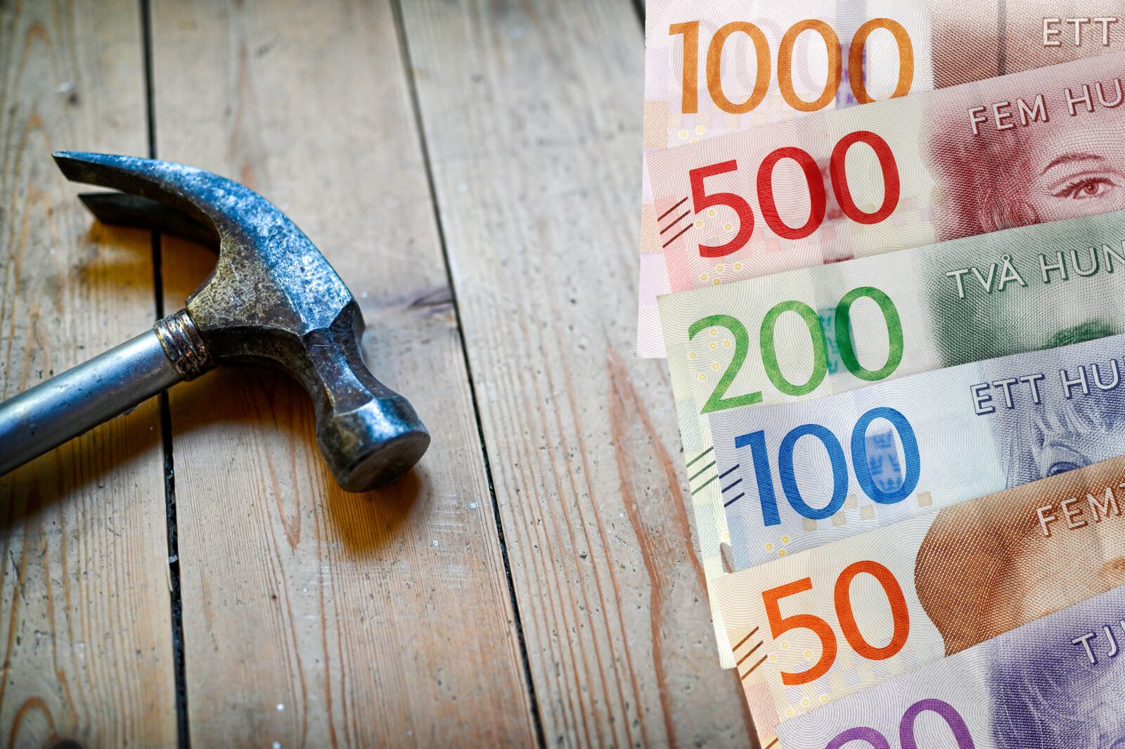 Vad tjänar en snickare 2023? Så hög lön kan du få - Byggnadsarbetaren